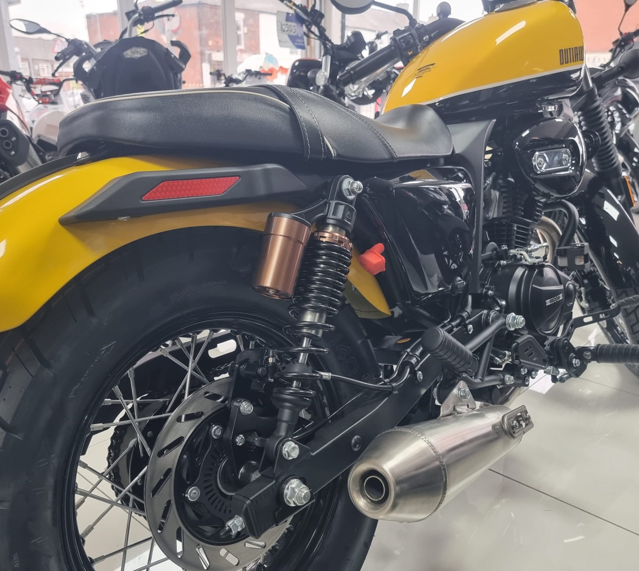 sinnis outlaw 125cc yellow £2999 +£150 otr fee